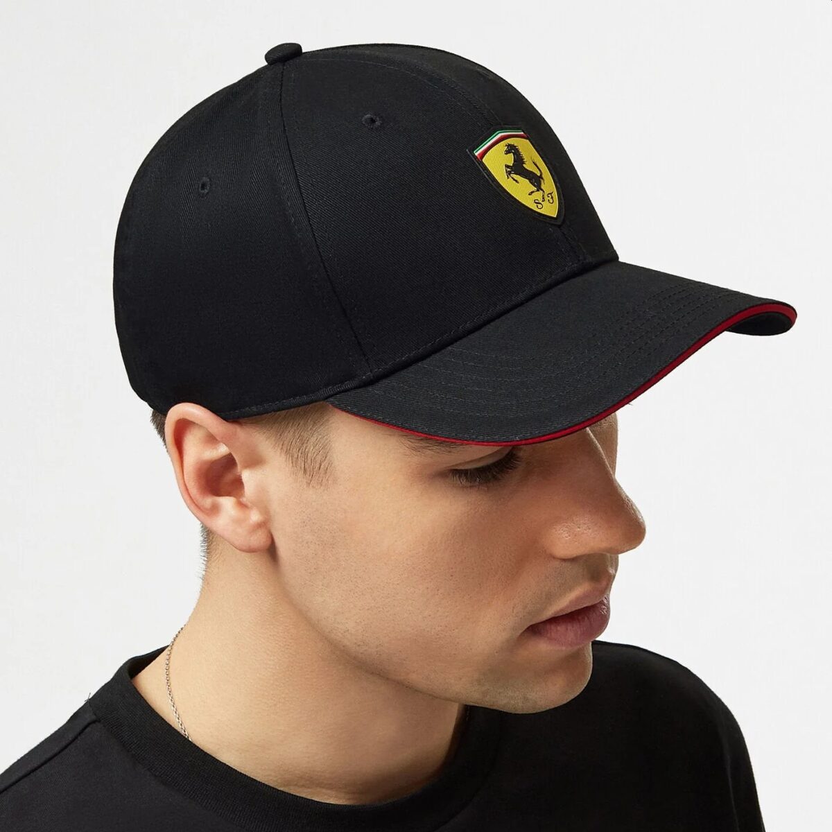 Șapca Ferrari Classic neagră - Fshop1 - Magazin F1™ București RO